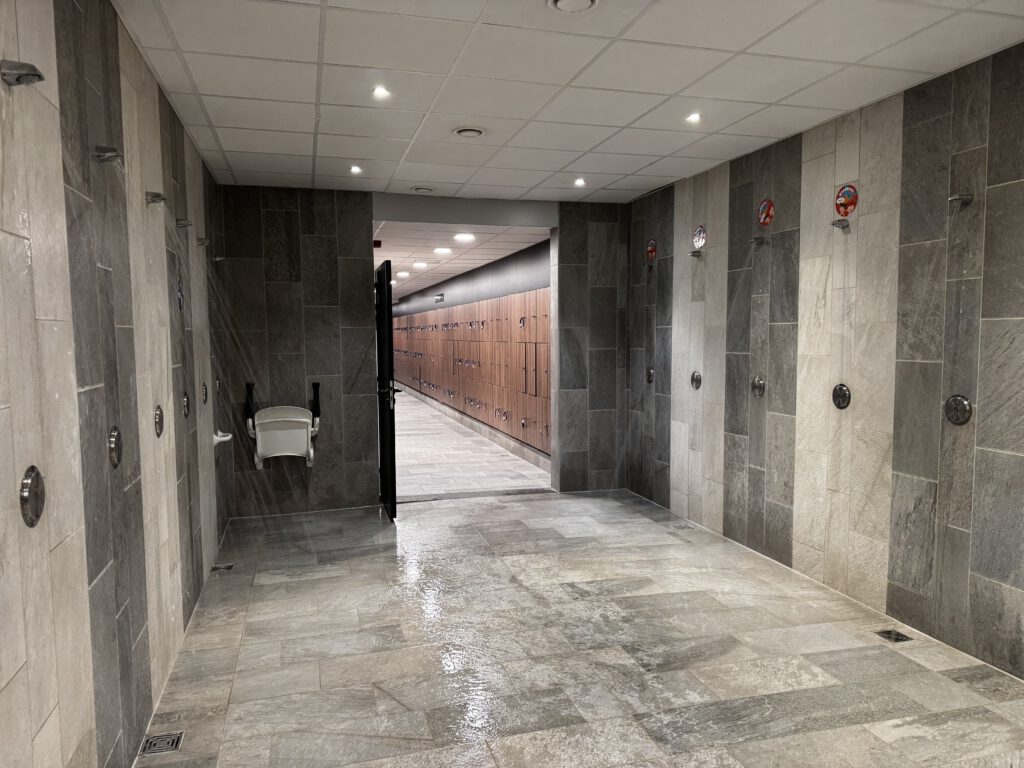 New shower sensors for Zwembad Lago Kortrijk Belgium - Acqua Systems